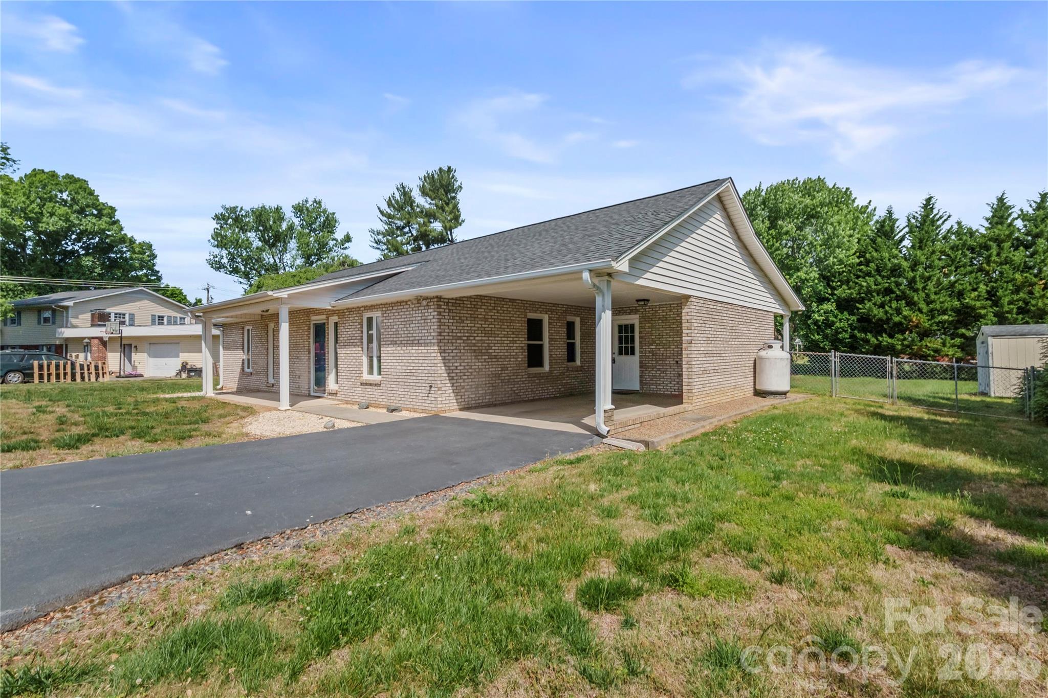 Photo 4 of 807 Silver Dapple Lane, Kernersville, NC