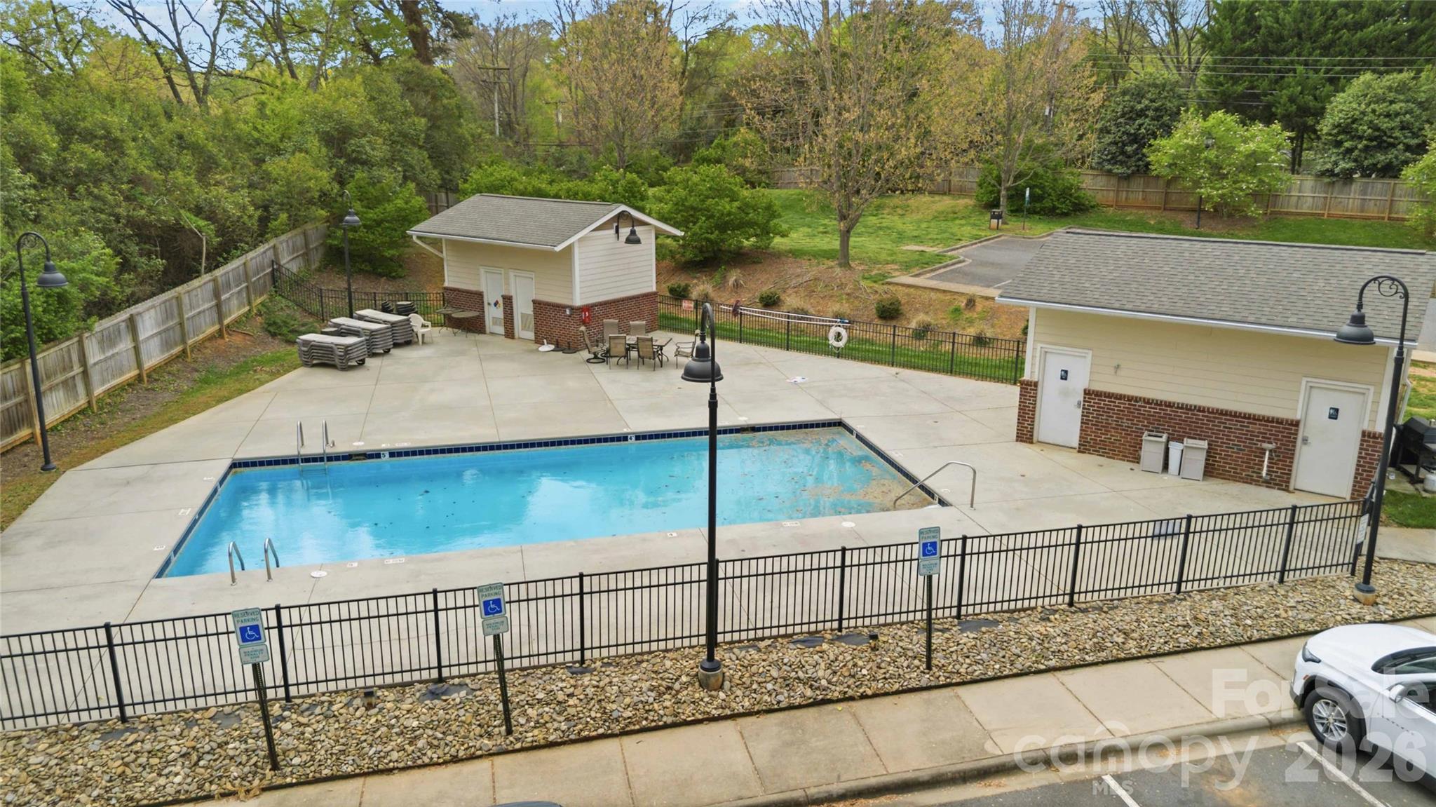 Photo 2 of 1000 E Woodlawn Road314, Charlotte, NC