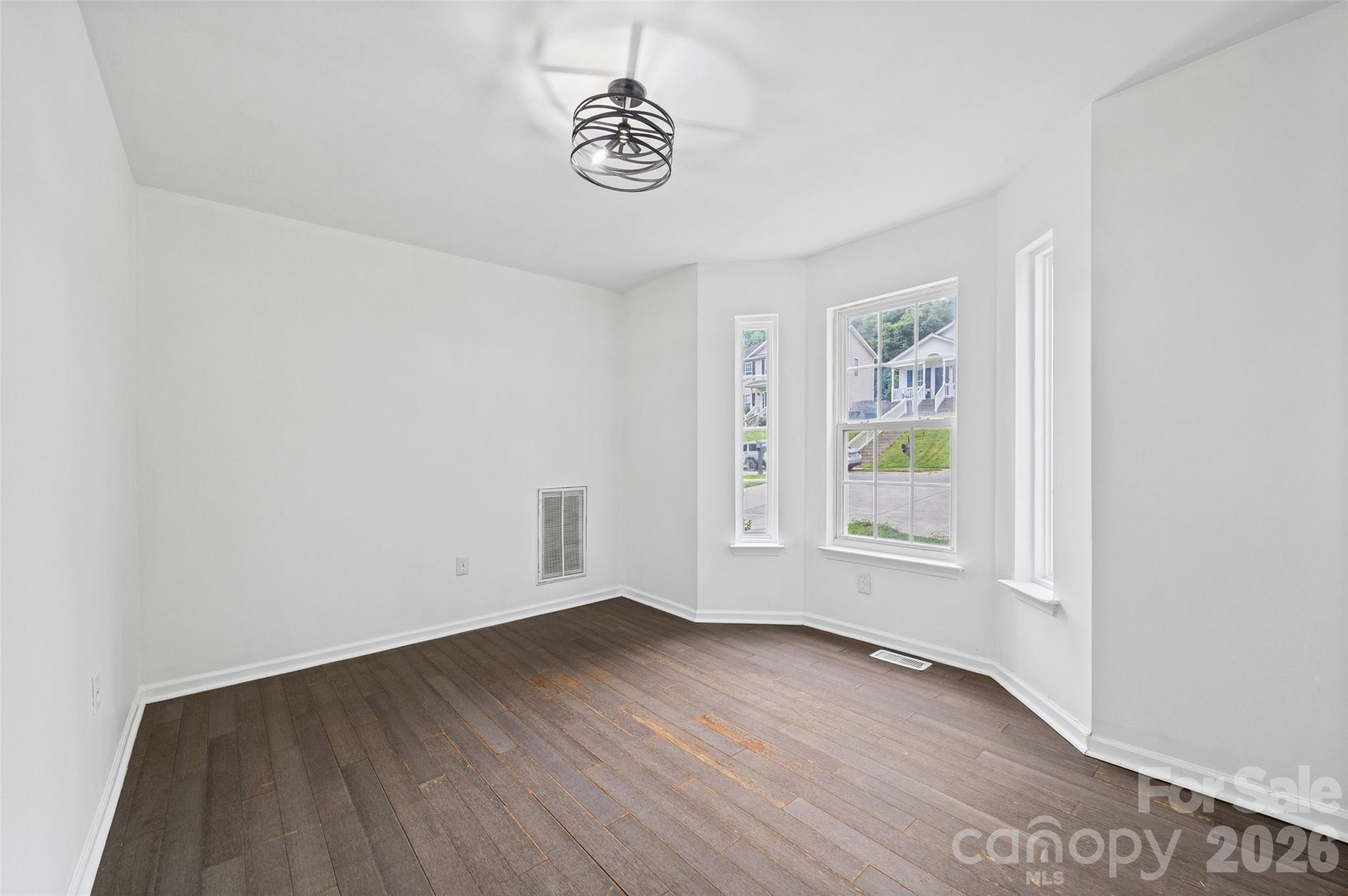 Photo 4 of 6226 Dumont Lane, Charlotte, NC