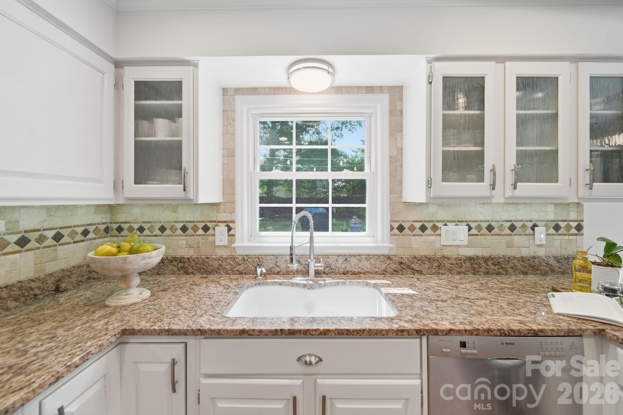 Home for sale at 5600 Carmel Station Avenue, Charlotte, NC — photo 9 of 47