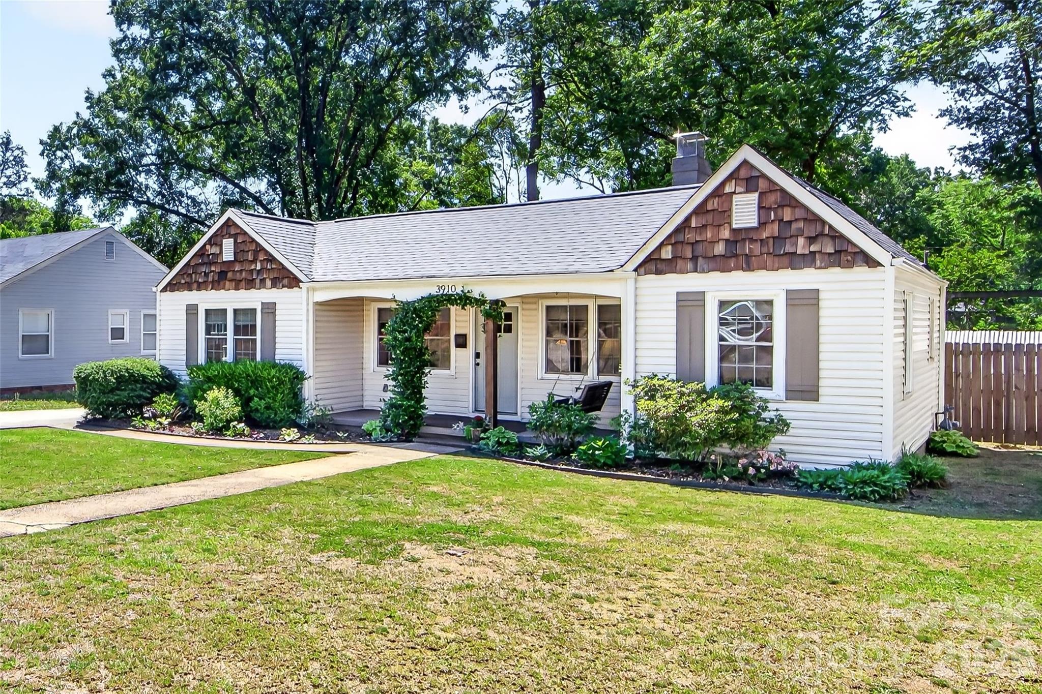 Photo 2 of 3910 Admiral Avenue, Charlotte, NC