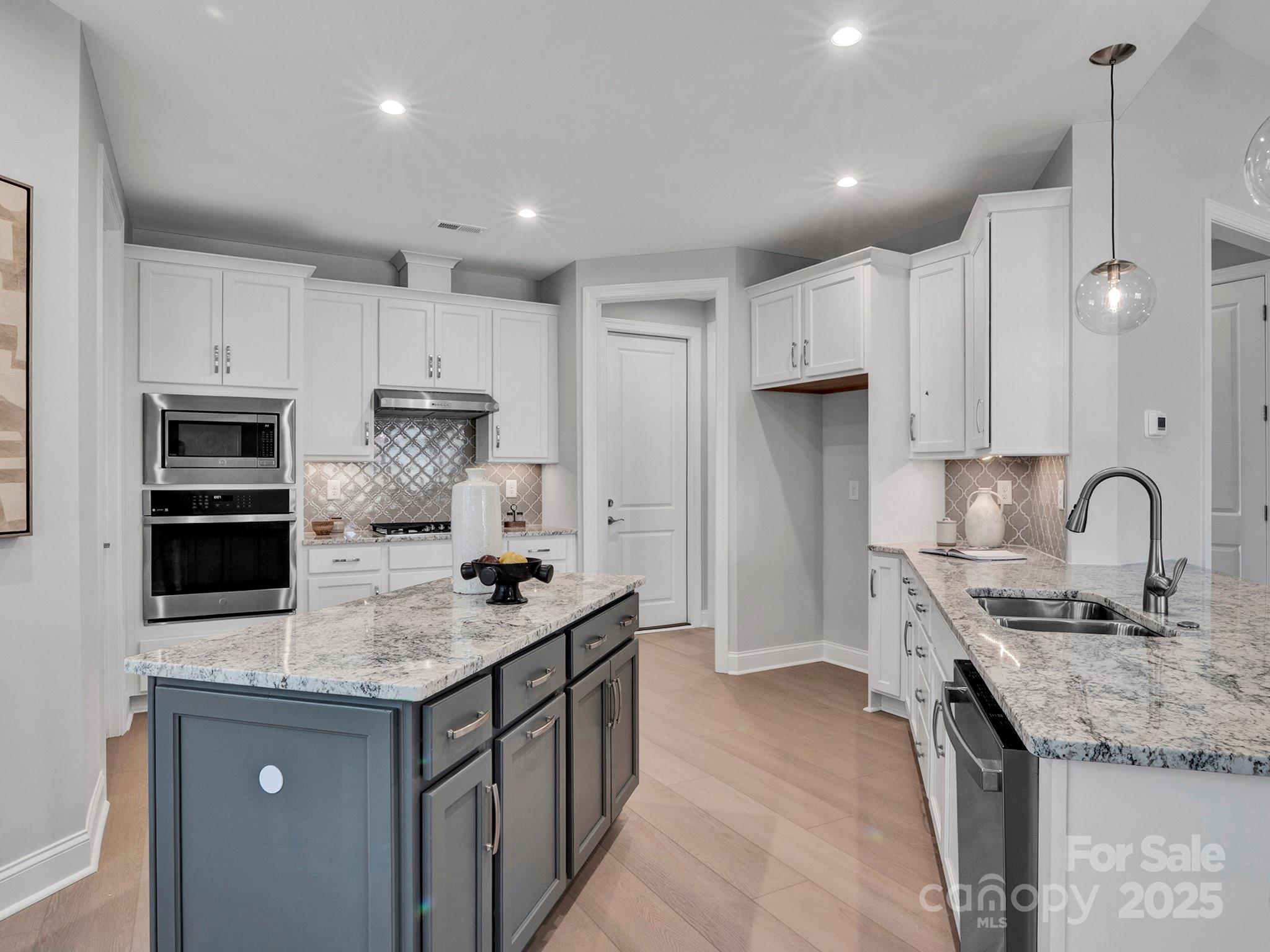 Photo 4 of 4225 Honey Locust Drive, Charlotte, NC