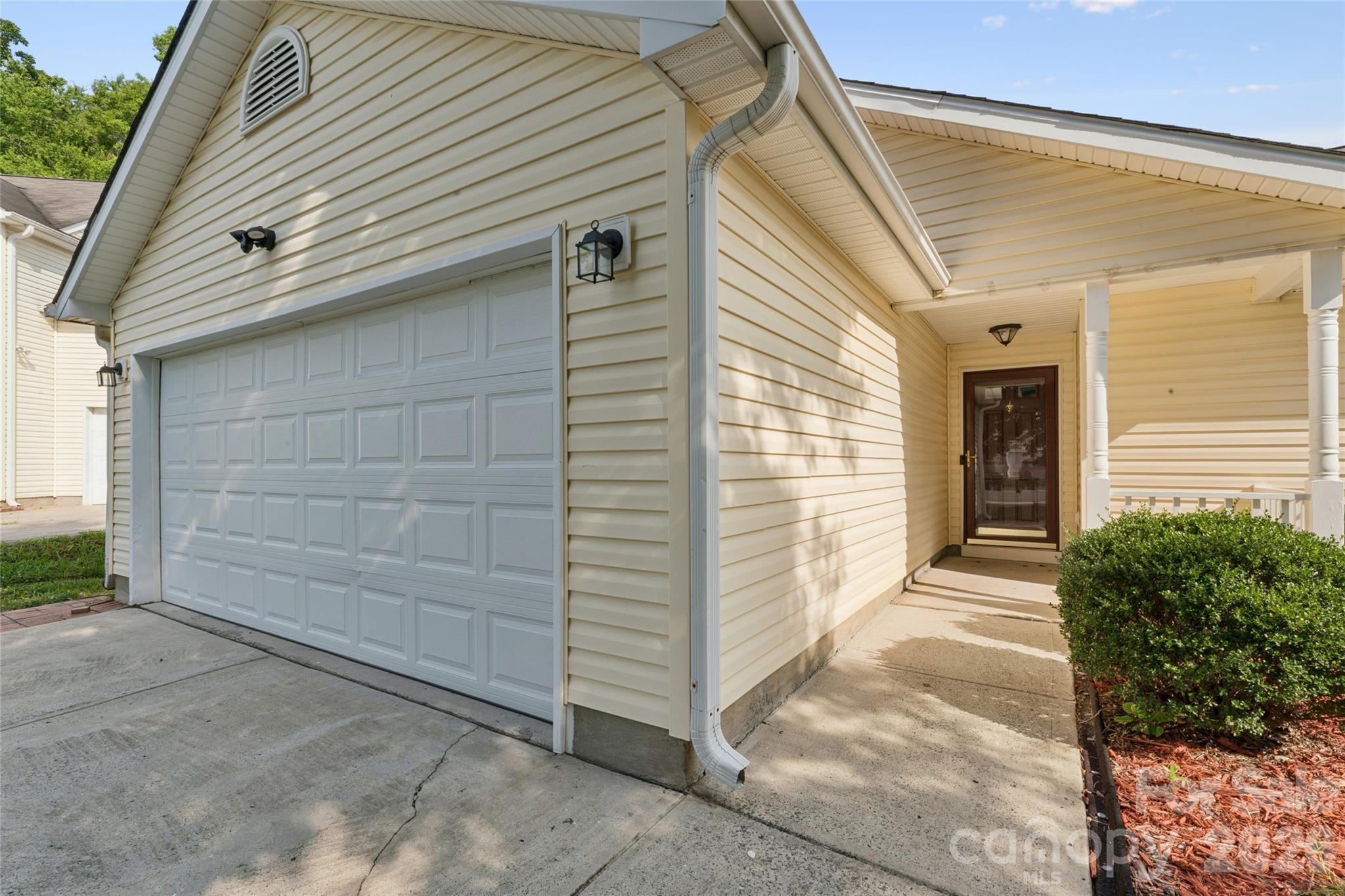 Home for sale at 13511 Diadem Court6, Charlotte, NC — photo 3 of 33