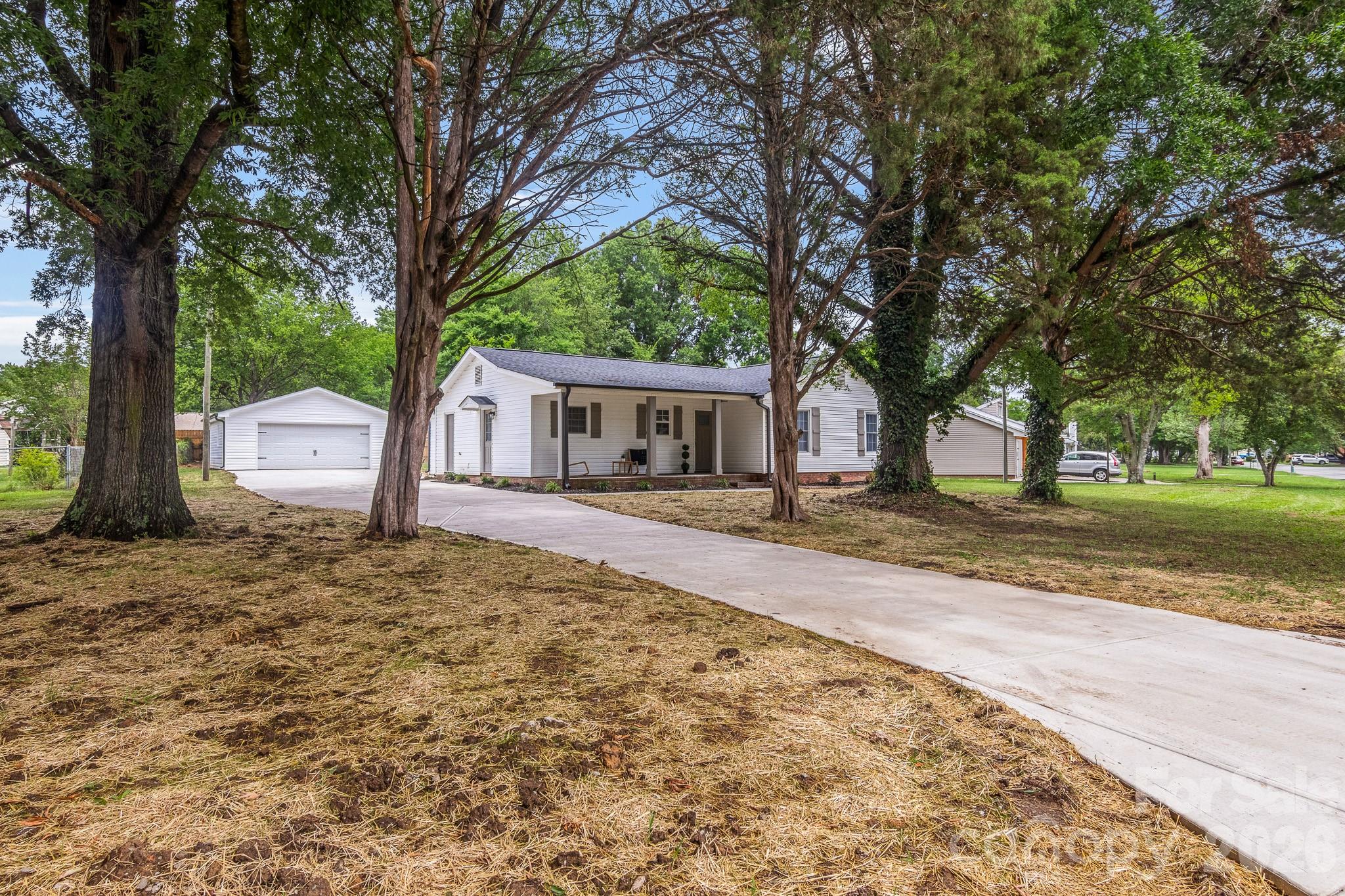 Photo 2 of 12101 Charing Grove Lane, Charlotte, NC