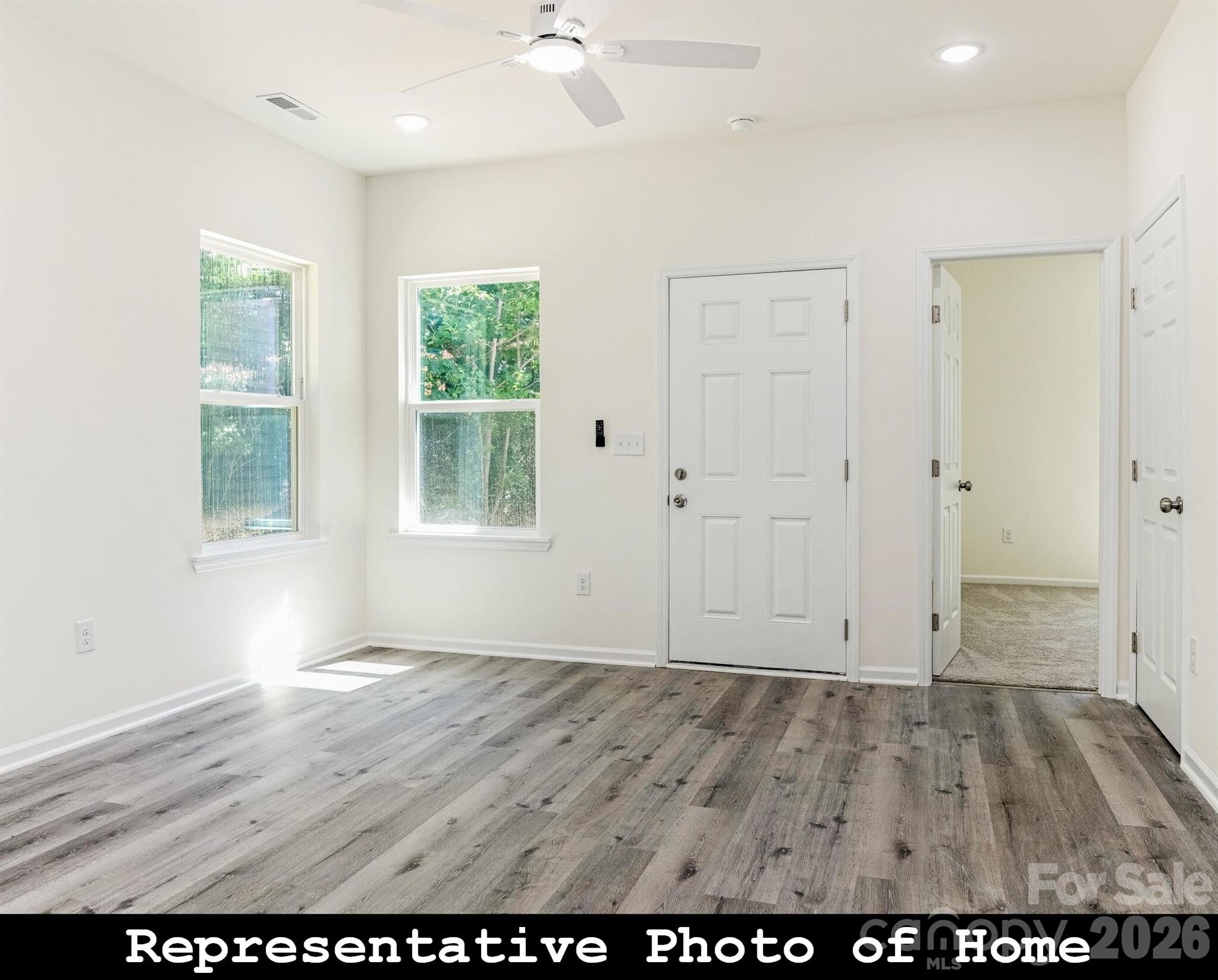Photo 4 of 962 S Hoskins Road, Charlotte, NC