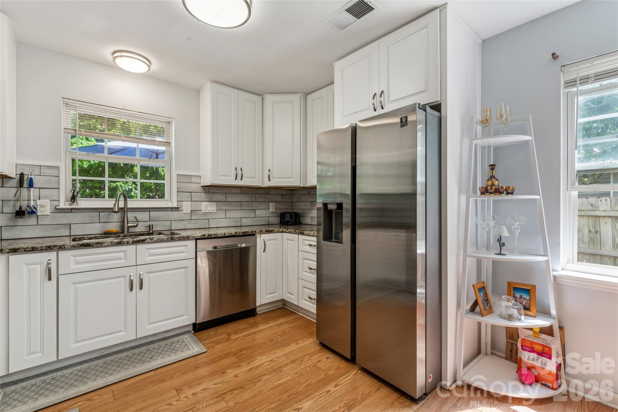 Photo 4 of 13221 Crooked Pine Court, Charlotte, NC