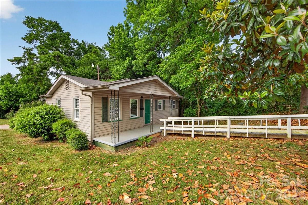 936 Holland Avenue, Charlotte, NC - photo 3 of 29