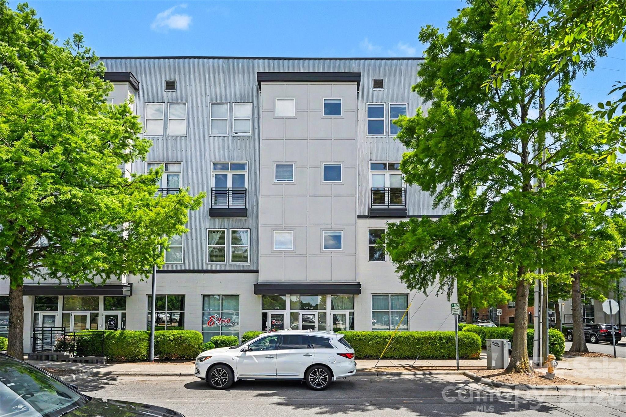 Photo 2 of 633 MCNINCH Street, Charlotte, NC
