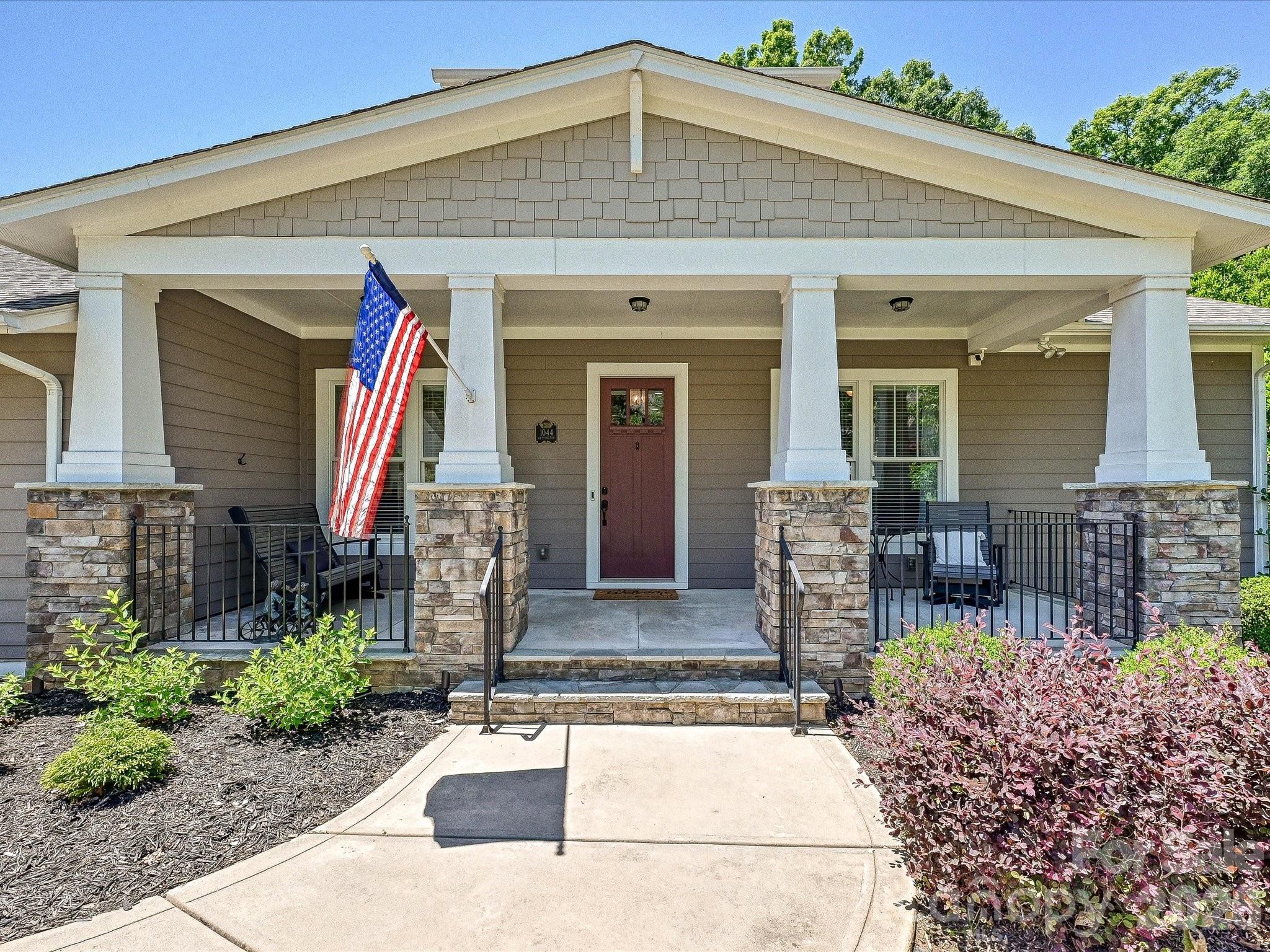 1044 Wessington Manor Lane, Fort Mill, SC - photo 2 of 46