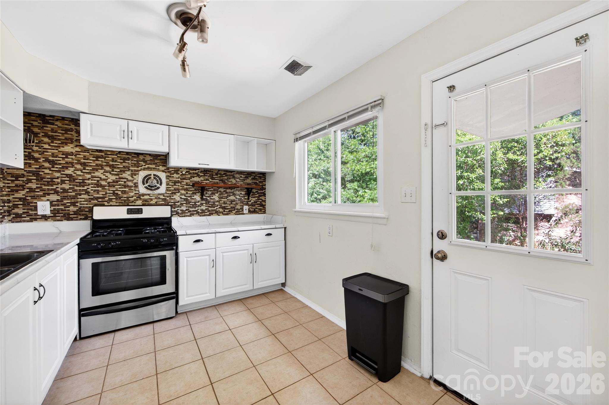 501 Kenlough Drive, Charlotte, NC - photo 16 of 47