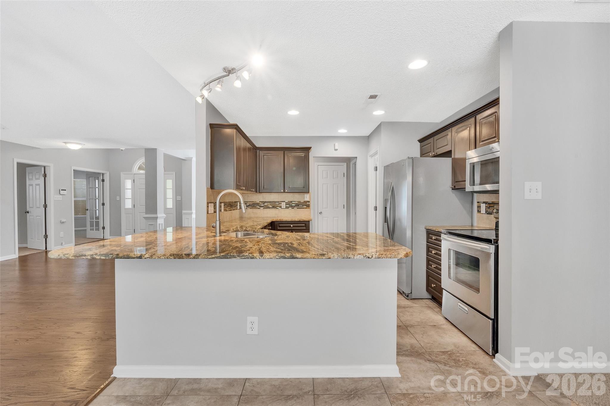 Photo 9 of 14422 Southbridge Forest Drive, Charlotte, NC