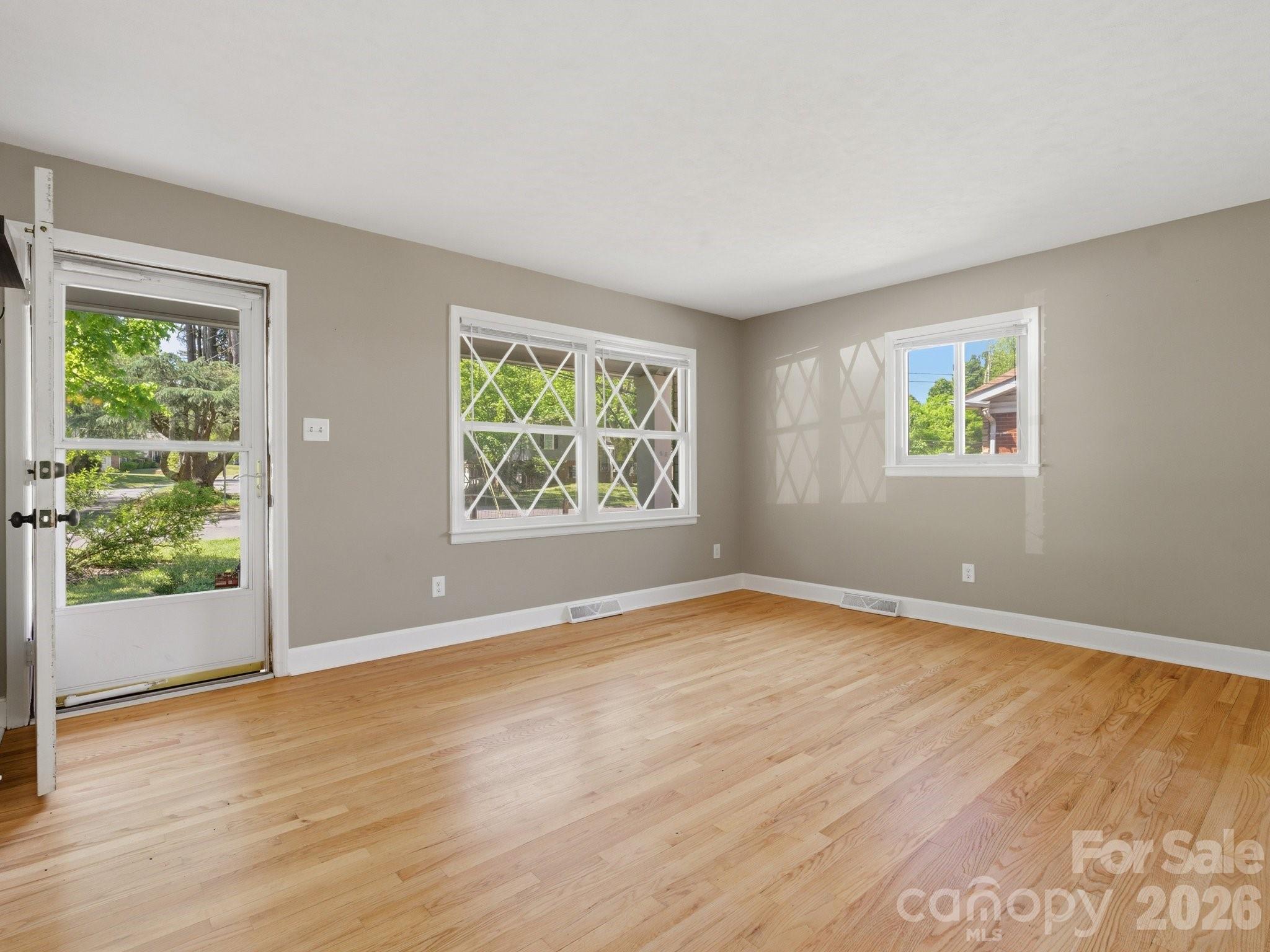 7401 Woodstream Drive, Charlotte, NC - photo 3 of 40