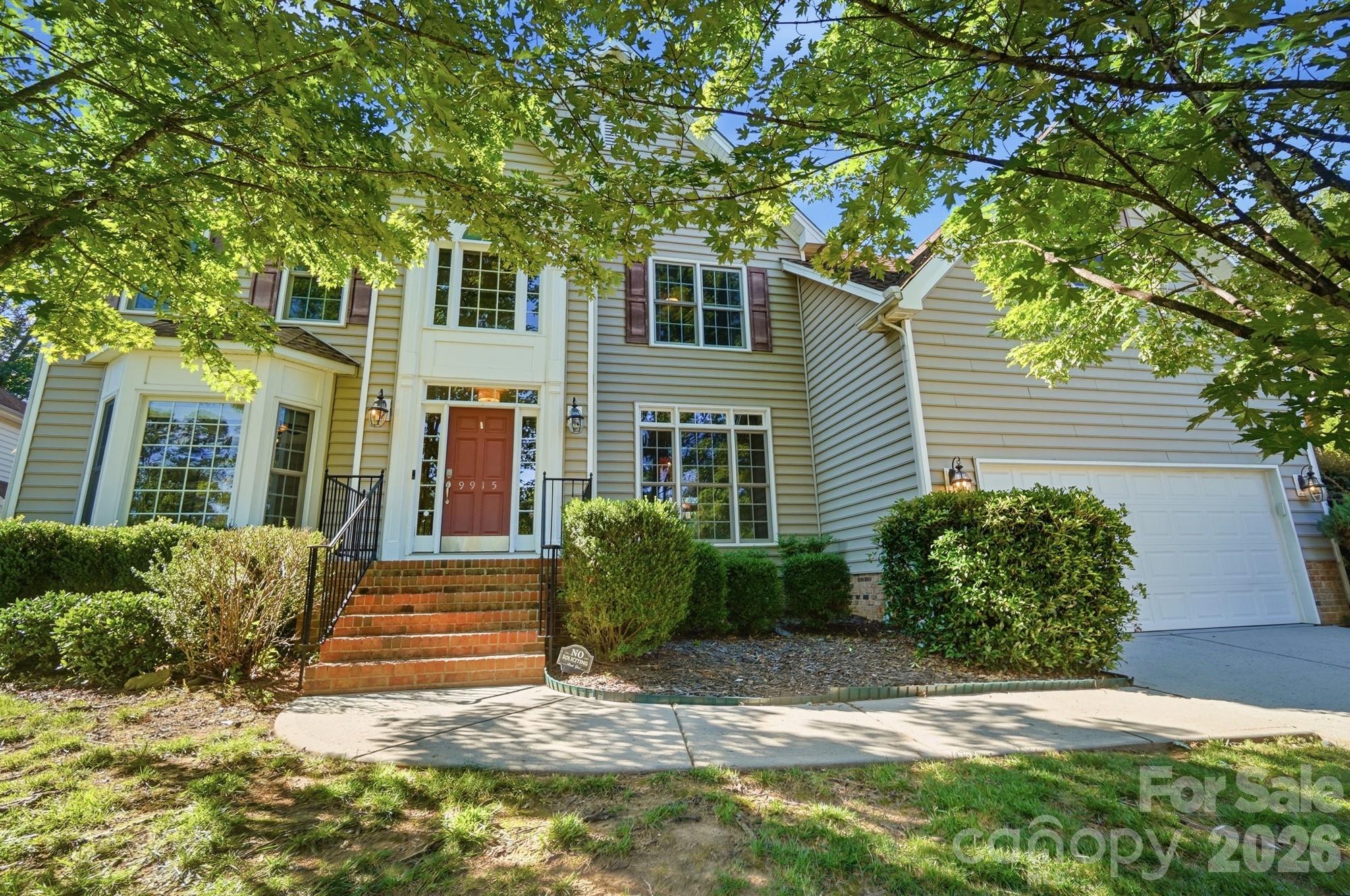 Home for sale at 9915 Nicole Lane, Charlotte, NC — photo 4 of 39