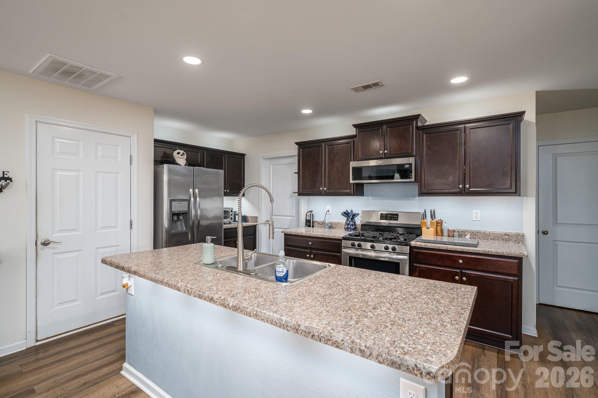 2818 Easton Knoll Drive, Dallas, NC - photo 4 of 48