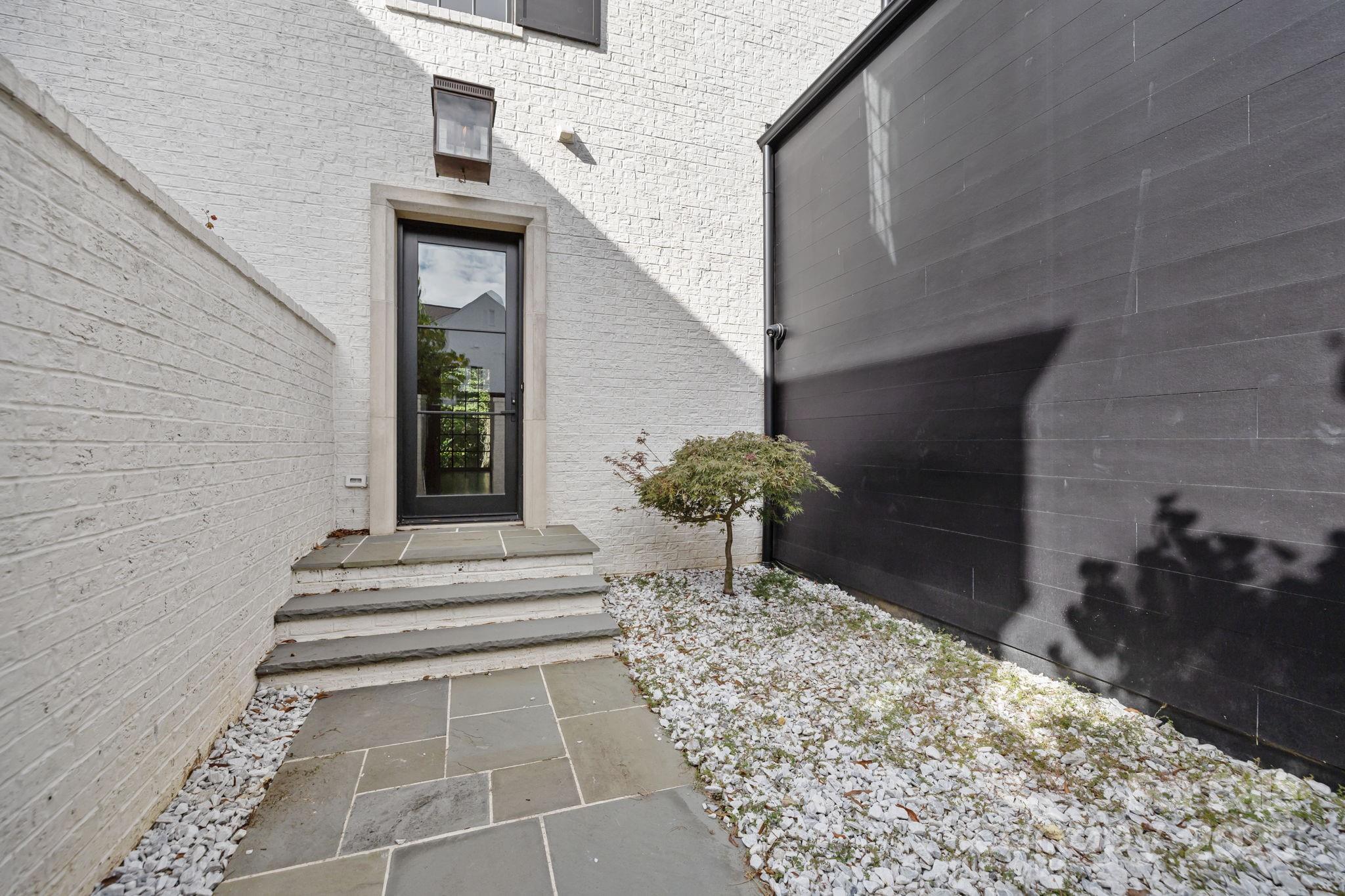 Photo 3 of 9004 Tynecastle Commons Court, Charlotte, NC