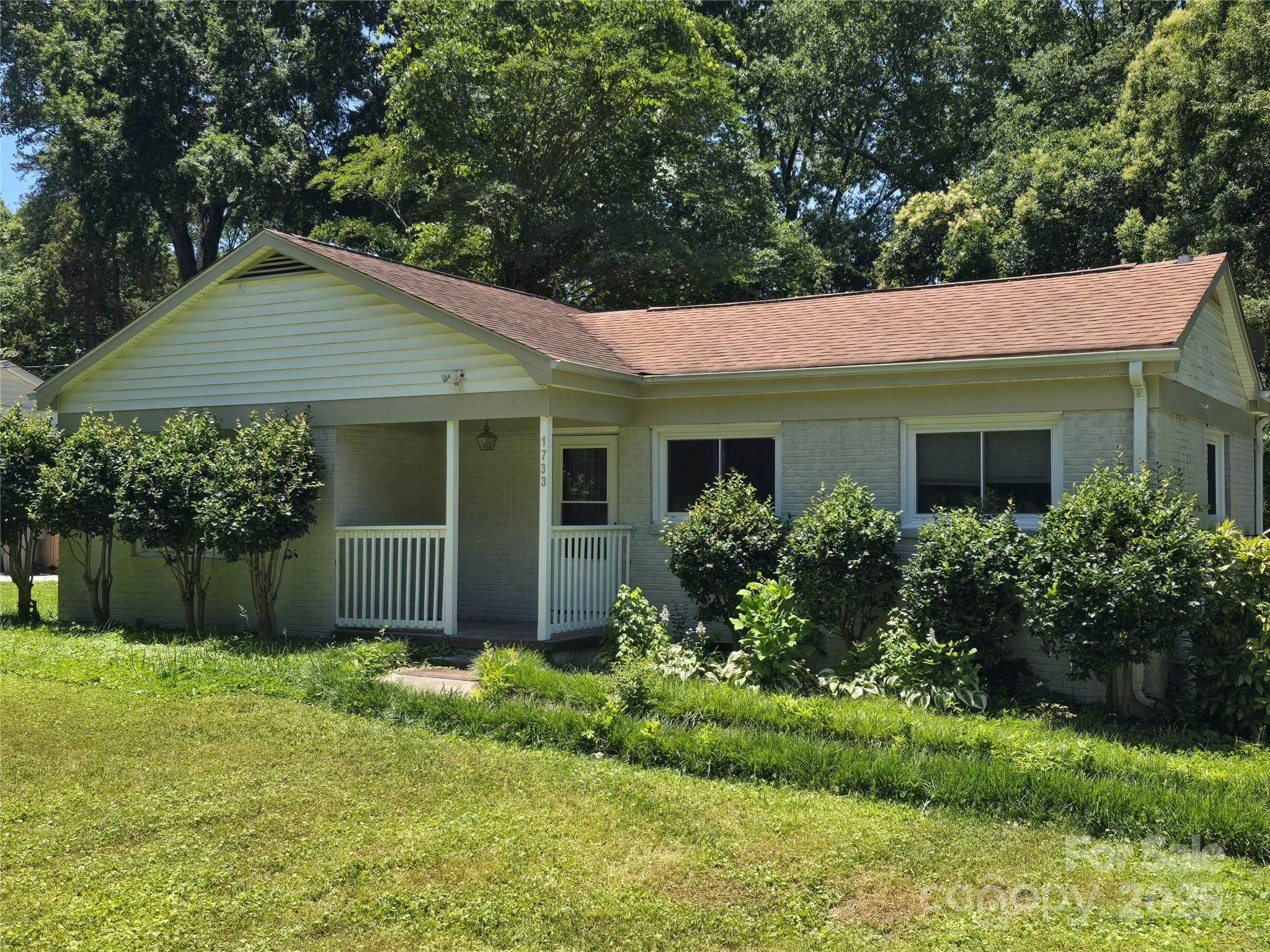 Exterior of 1733 Merry Oaks Road, Charlotte, NC