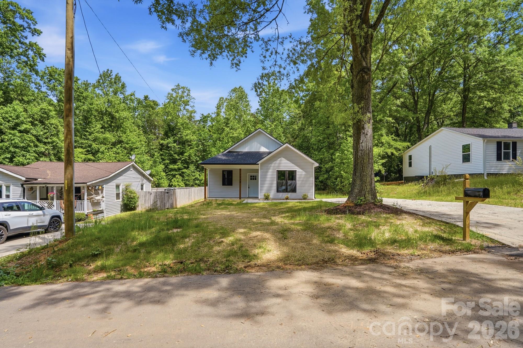 Photo 2 of 1230 Wilmington Avenue, Statesville, NC