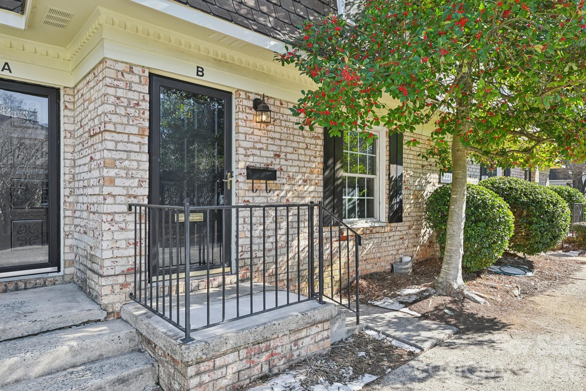 Home for sale at 2231 Rexford RoadB, Charlotte, NC — photo 1 of 23