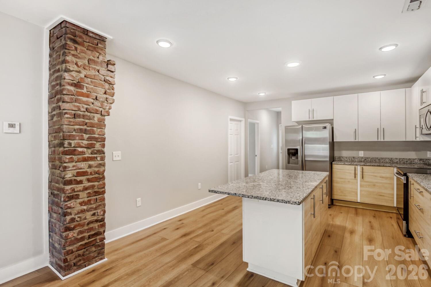 1521 Hawthorne Lane, Charlotte, NC - photo 8 of 30