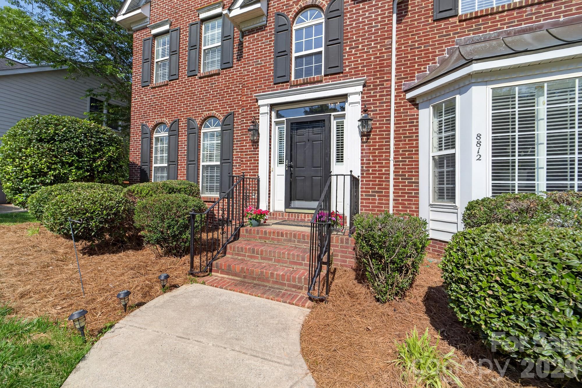 8812 Kingston Forest Drive, Charlotte, NC - photo 2 of 37
