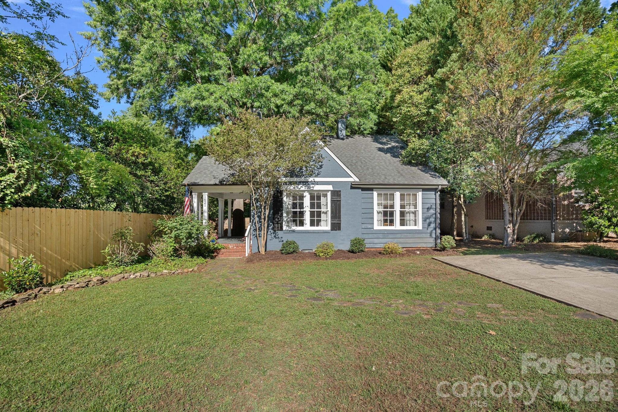 Photo 2 of 1621 Morningside Drive, Charlotte, NC