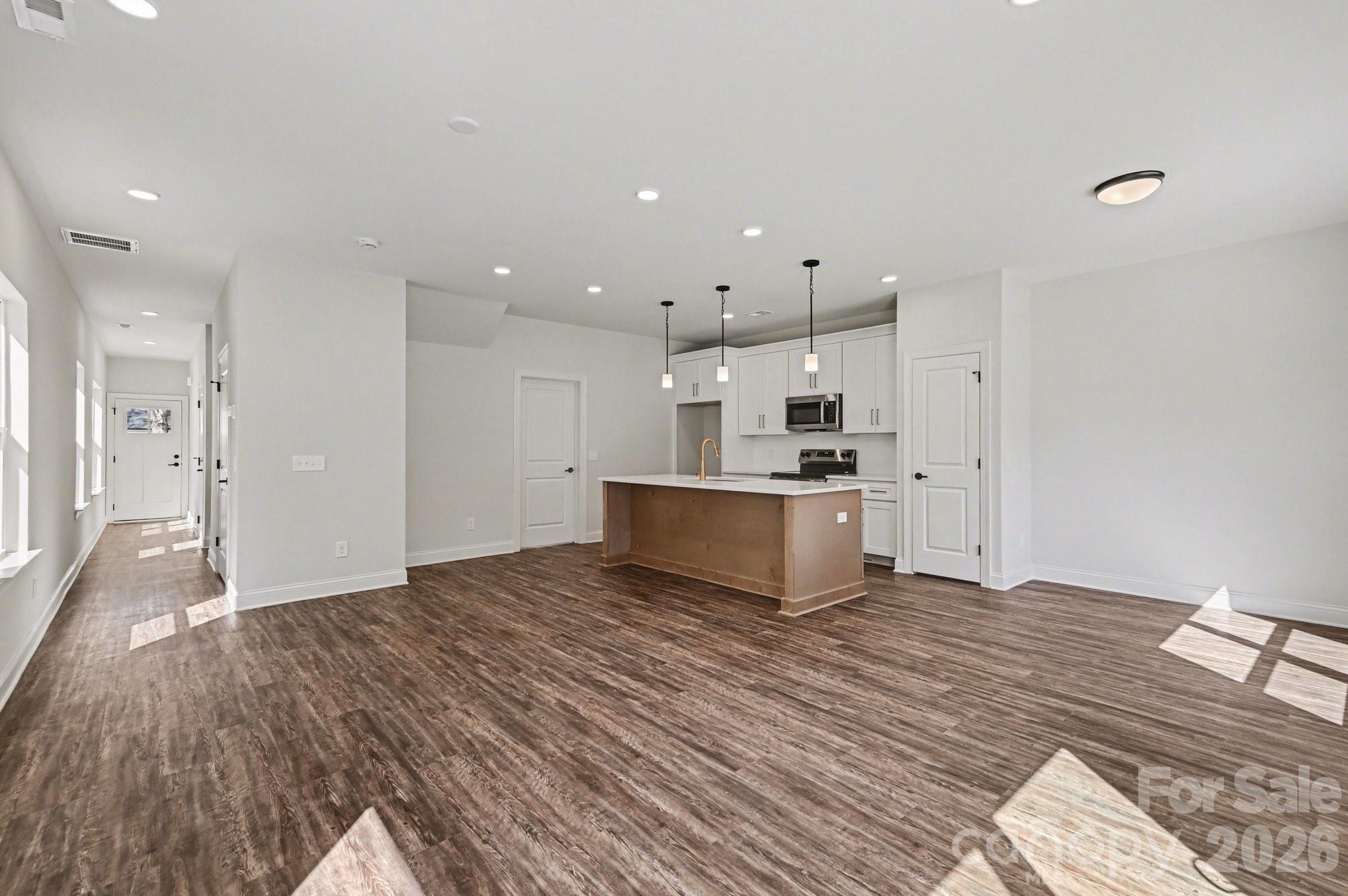 Photo 3 of 564 W Wilson Avenue, Mooresville, NC