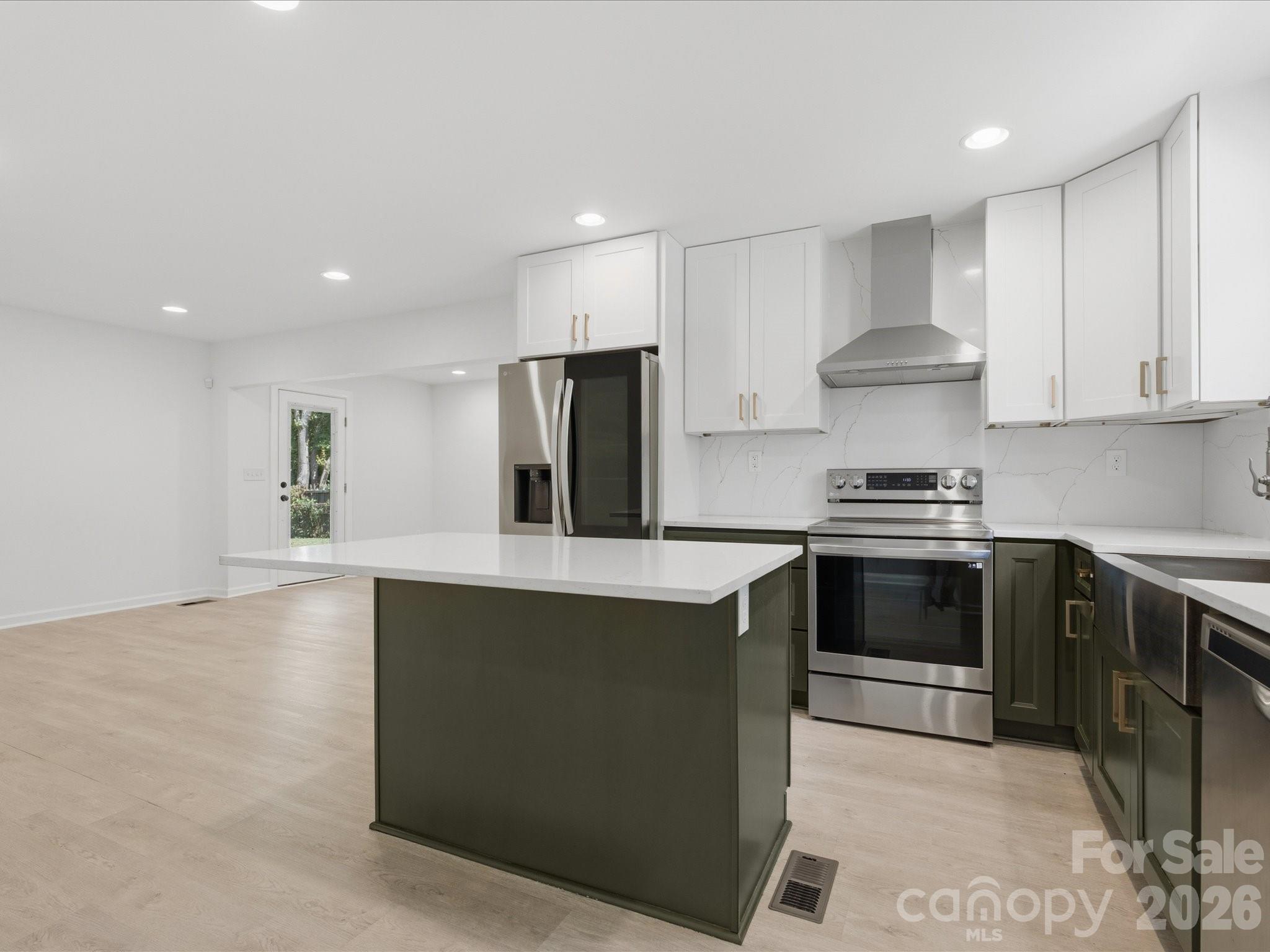 Photo 11 of 3633 Rosehaven Drive, Charlotte, NC