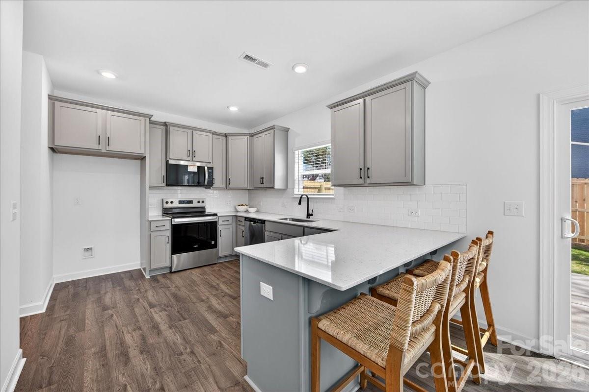 2028 Mandarin Boulevard, Charlotte, NC - photo 11 of 31