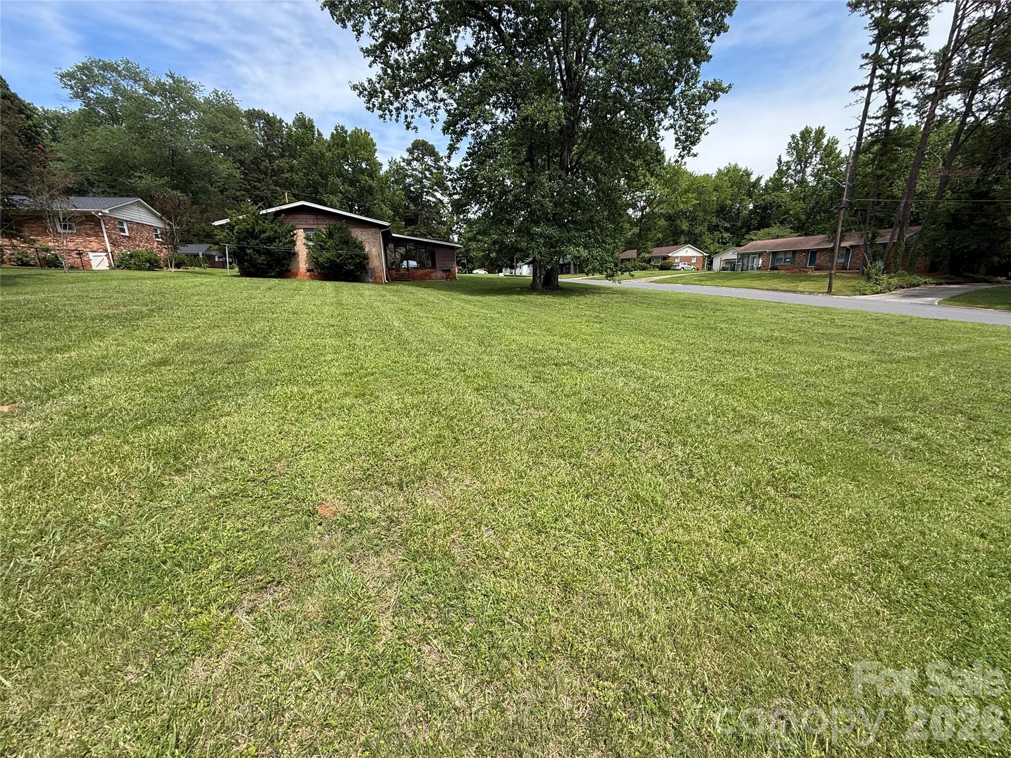 Home for sale at 3930 Fircrest Drive, Charlotte, NC — photo 5 of 23