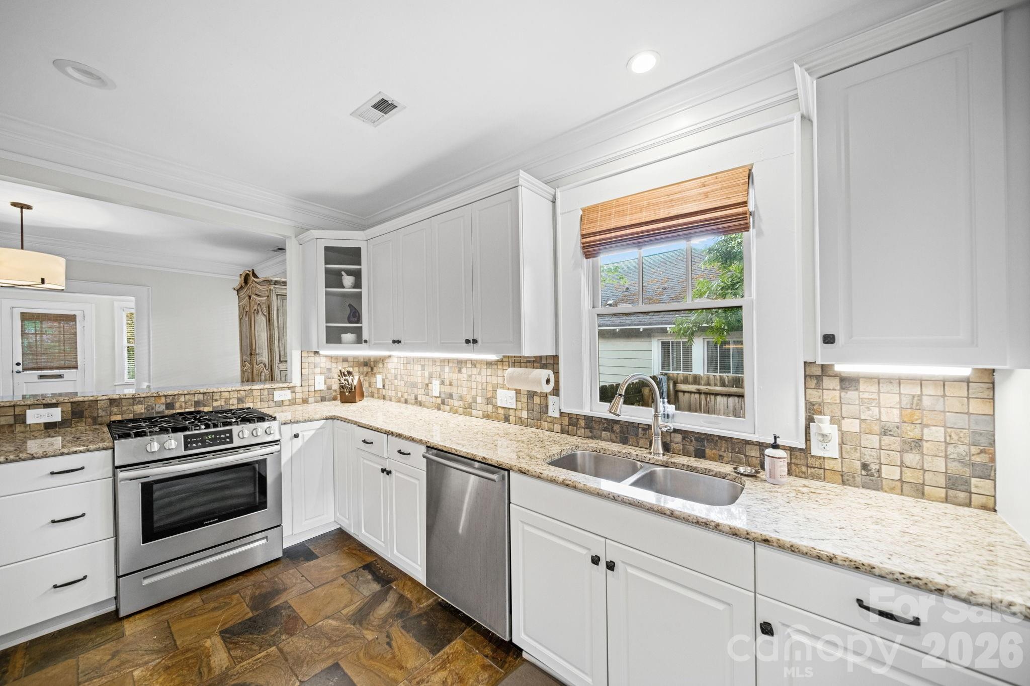 Photo 7 of 320 Westwood Avenue, Charlotte, NC