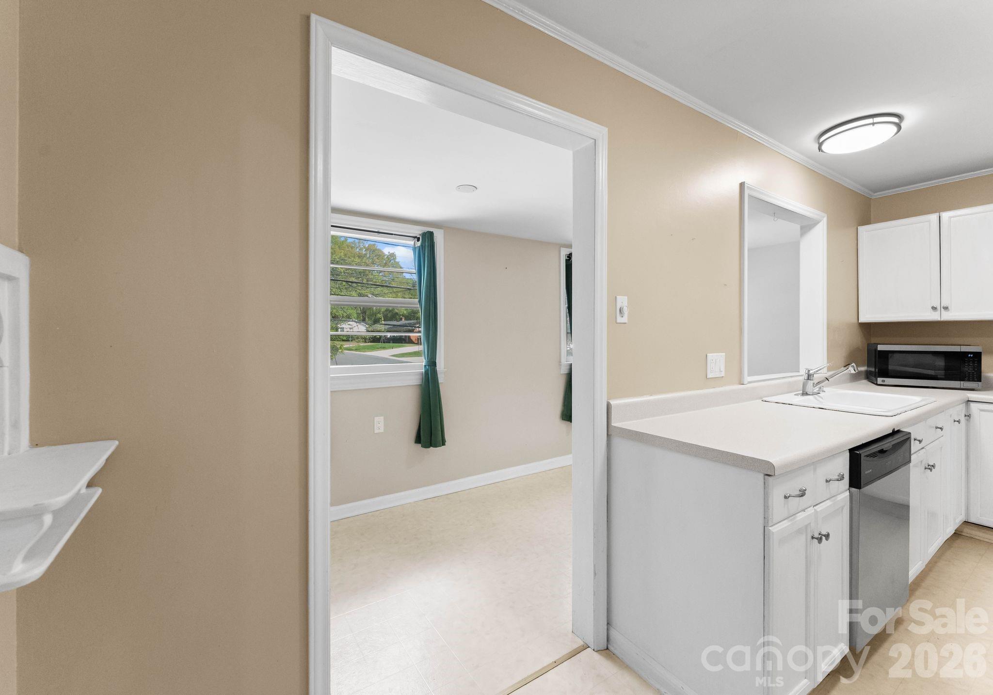1136 E Woodlawn Road, Charlotte, NC - photo 12 of 48