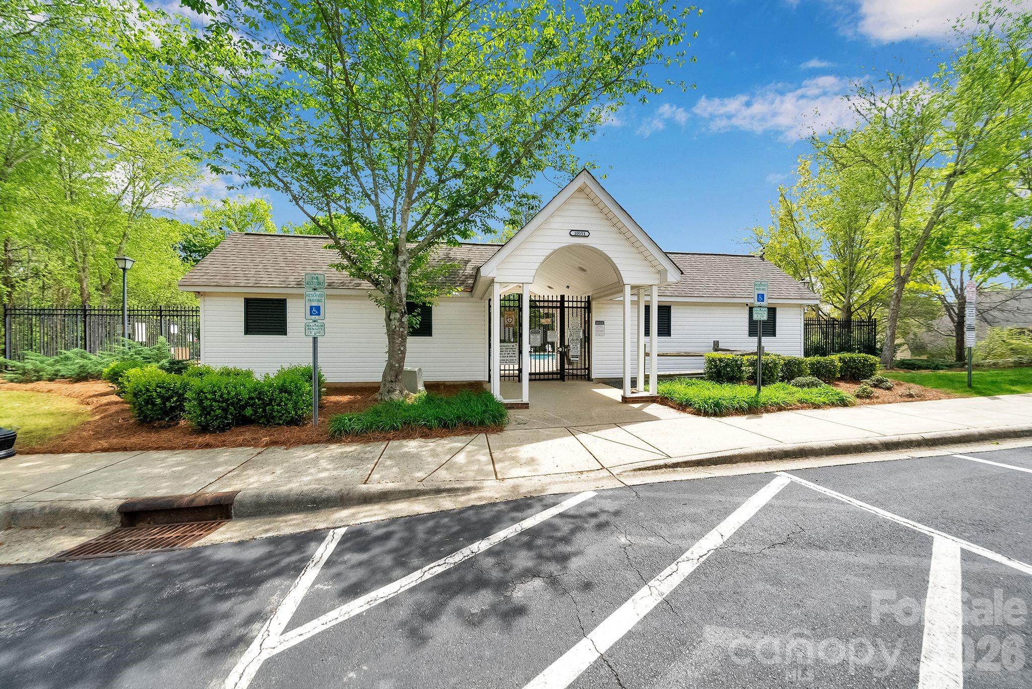 Photo 27 of 17039 Greenlawn Hills Court, Charlotte, NC