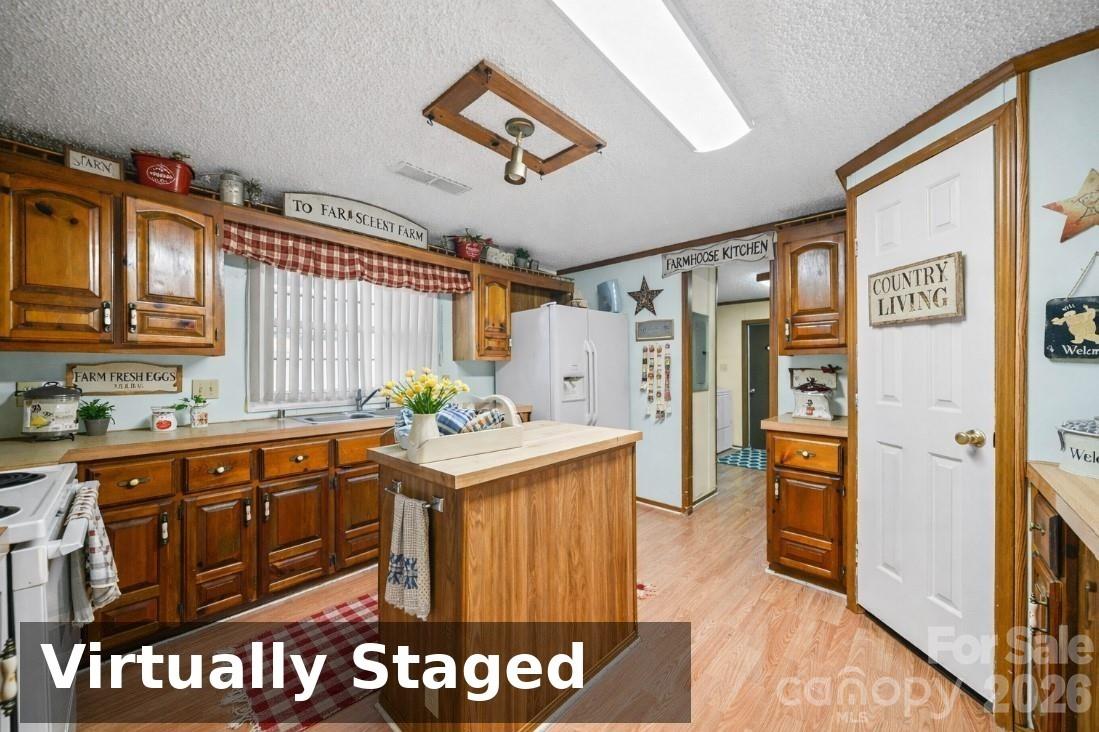 Photo 4 of 1015 Southwood Drive, Clover, SC