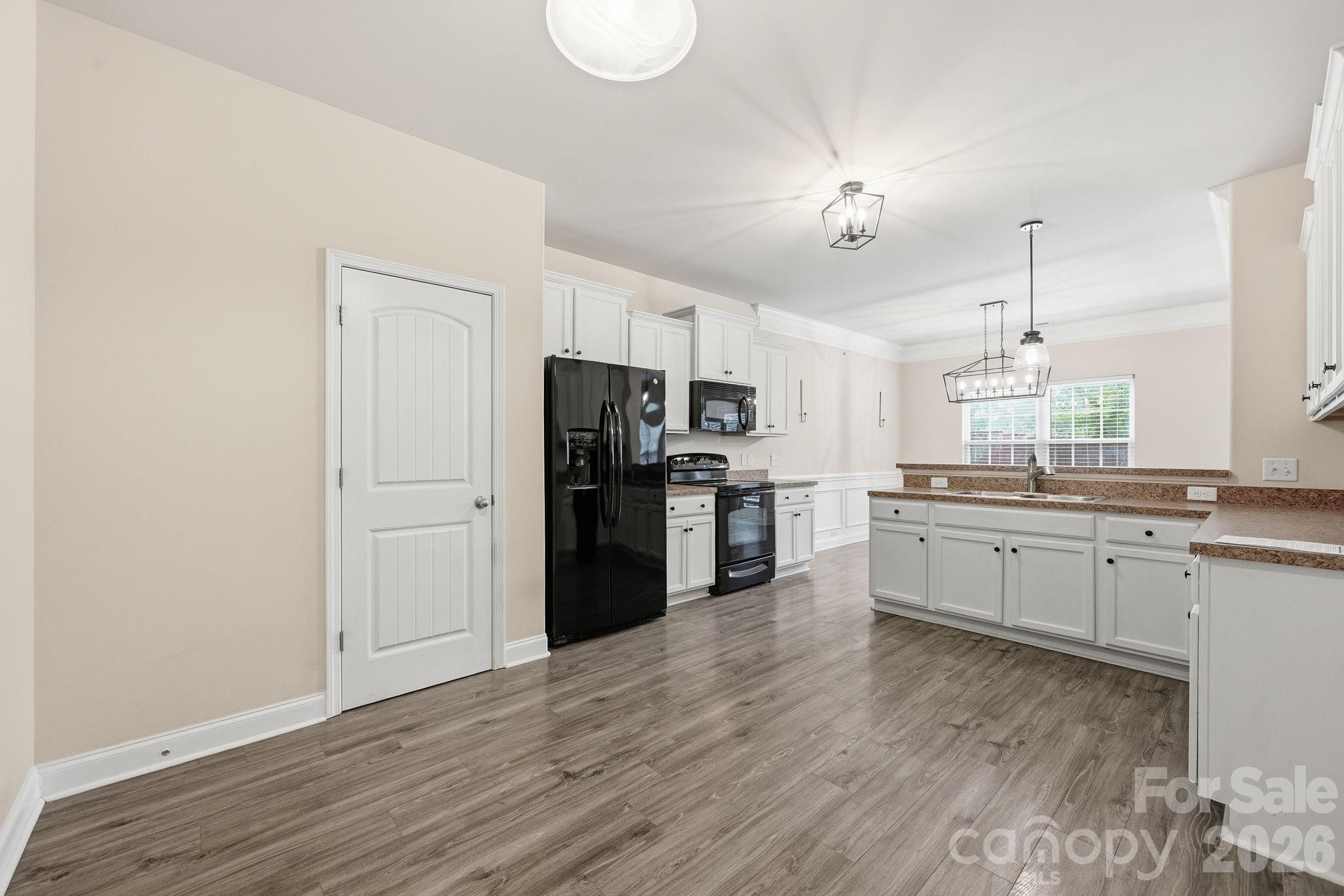 Home for sale at 7820 Rockland Drive, Charlotte, NC — photo 4 of 40