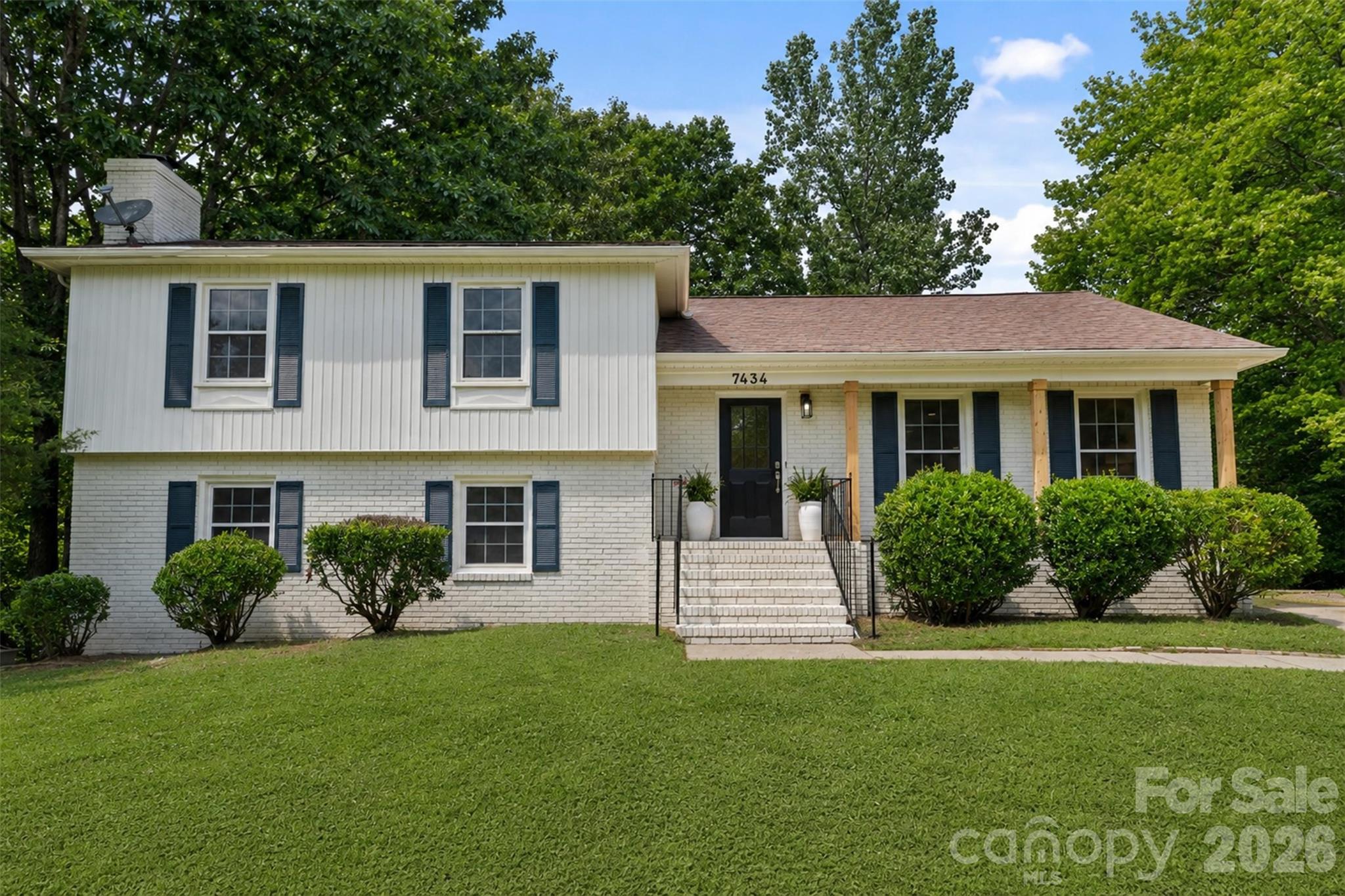 Photo 2 of 7434 Kilcullen Drive, Charlotte, NC