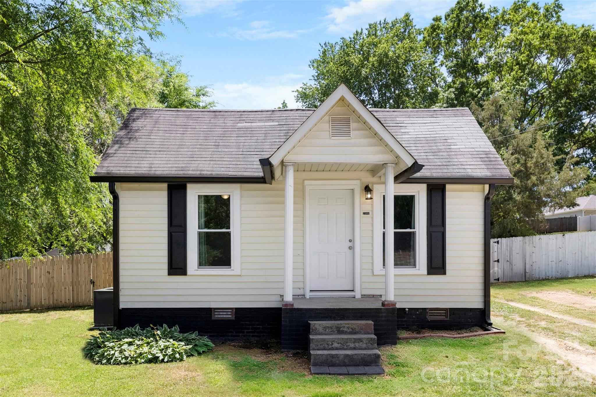 Photo 4 of 2504 Glenwood Street, Kannapolis, NC