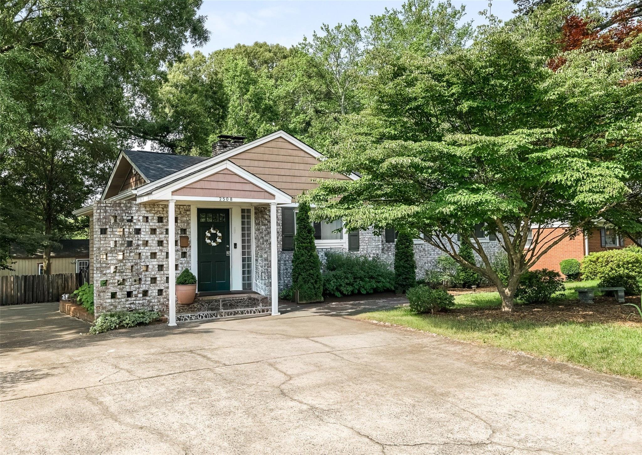 Home for sale at 2508 Hilliard Drive, Charlotte, NC — photo 1 of 26