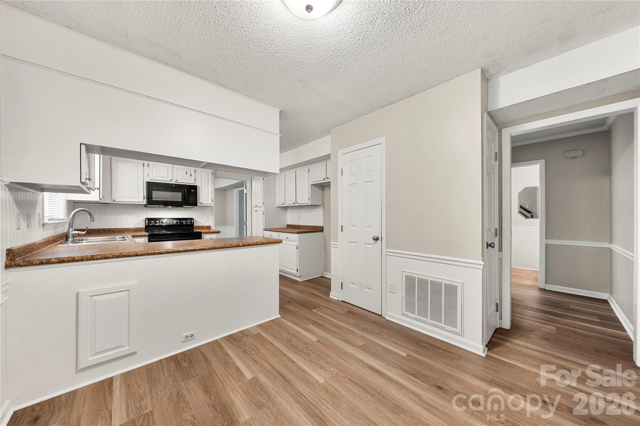 Home for sale at 628 Bellows Lane, Charlotte, NC — photo 17 of 43