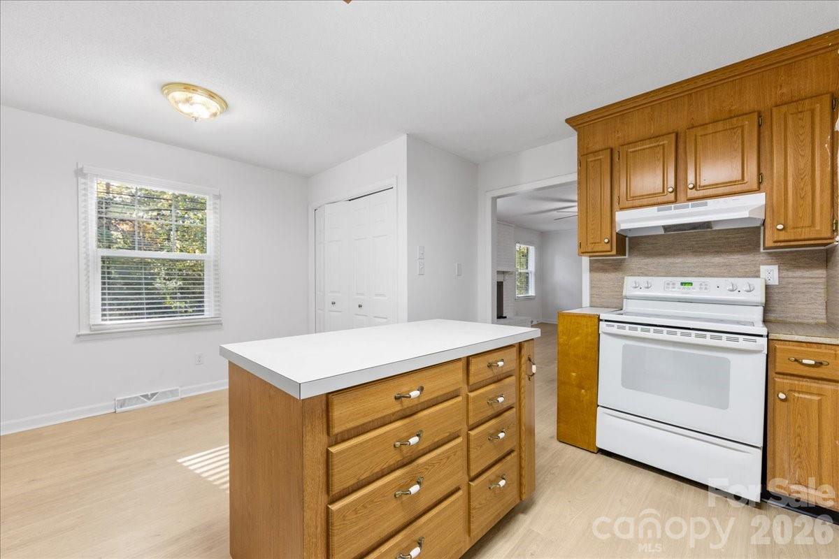 Photo 11 of 1840 Stoneyridge Drive, Charlotte, NC