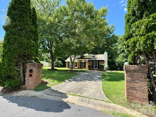 Home for sale at 8029 Glencannon Drive, Charlotte, NC — photo 3 of 7