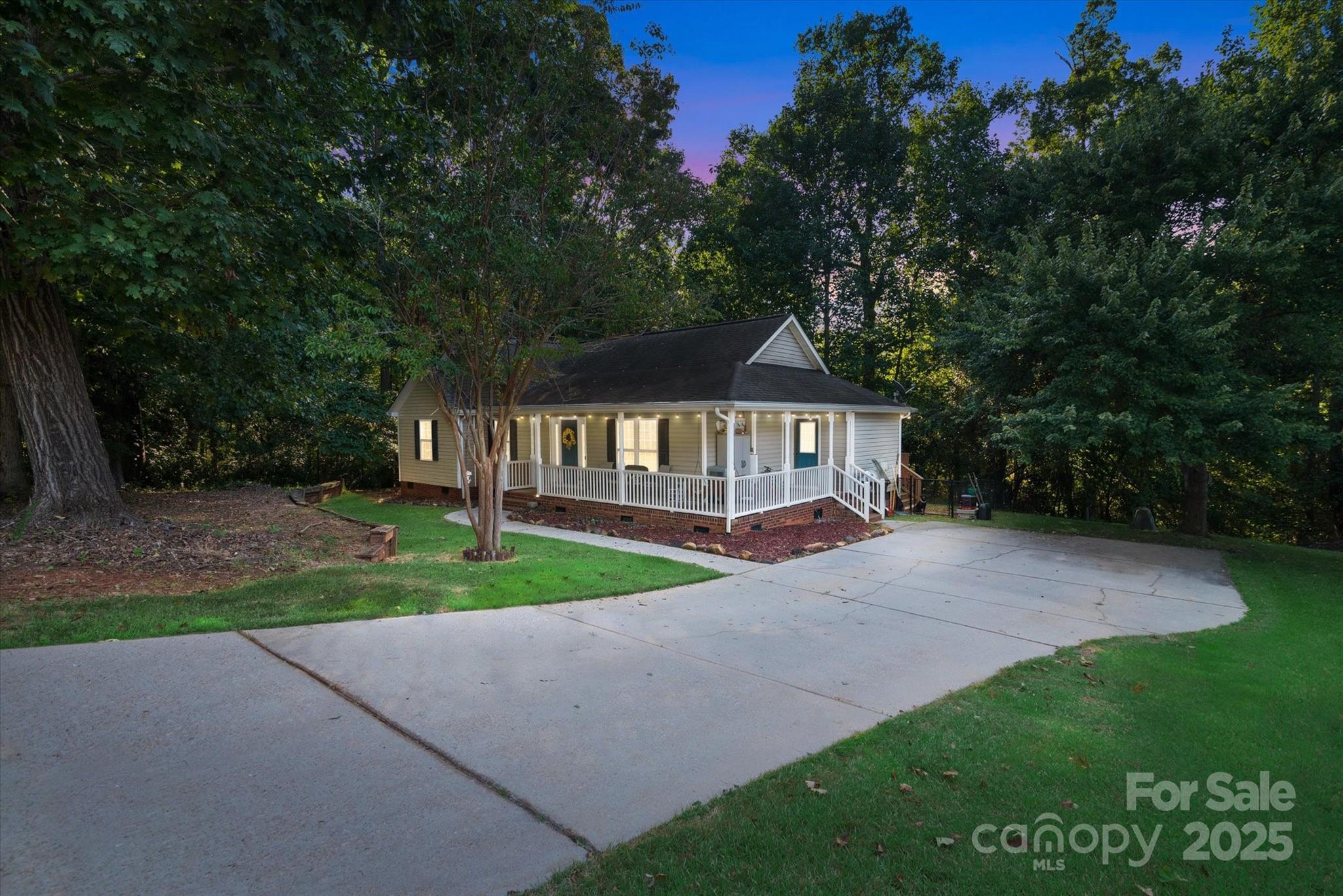 Photo 3 of 914 Ragin Lane, Rock Hill, SC