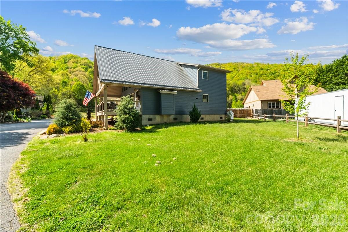 33 Indian Trace Road, Maggie Valley, NC - photo 3 of 43