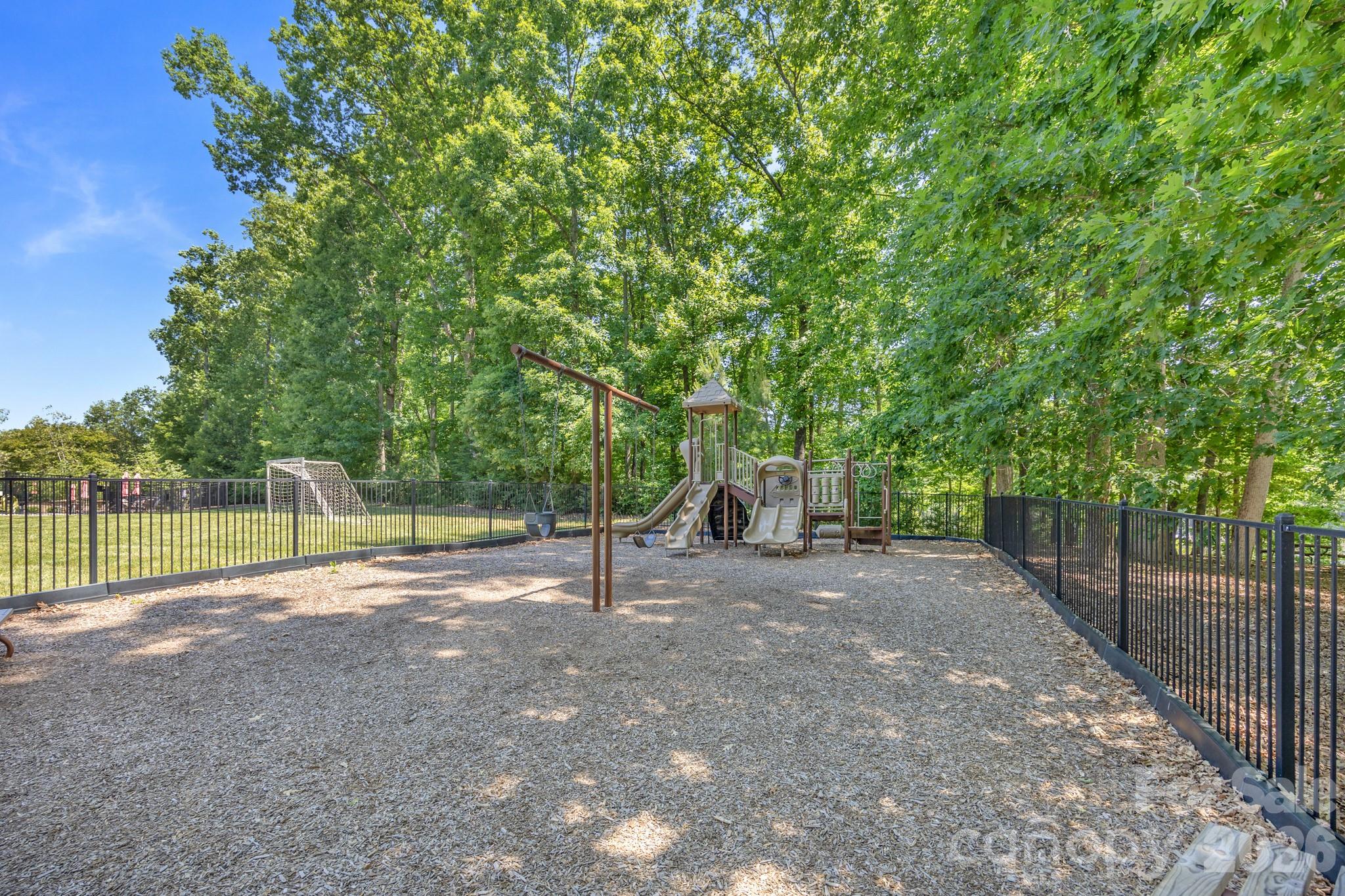 Photo 40 of 6407 Barcelona Way, Charlotte, NC
