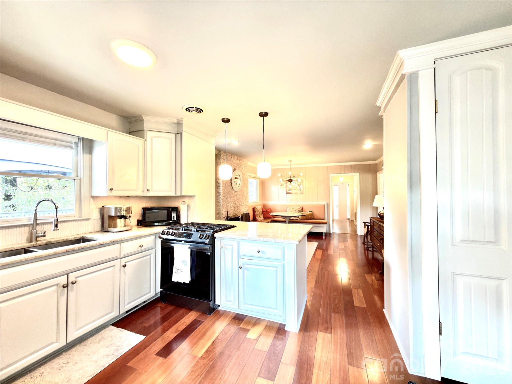 Photo 8 of 1140 Bevis Drive, Charlotte, NC