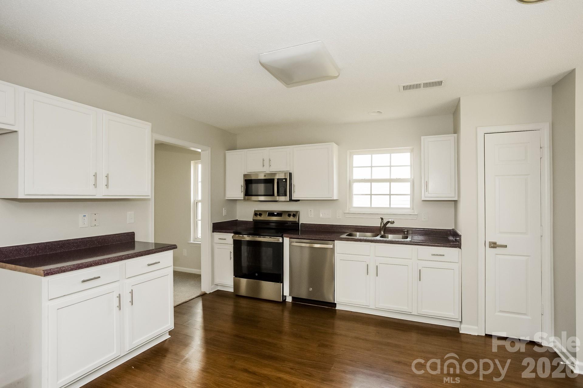 Photo 5 of 11003 Pointer Ridge Drive, Charlotte, NC