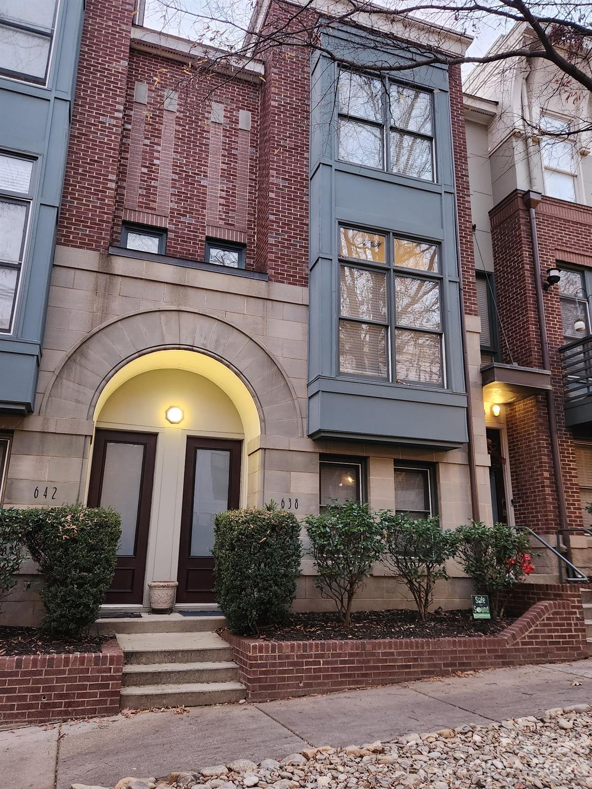 Home for sale at 638 E 10th Street, Charlotte, NC — photo 1 of 30