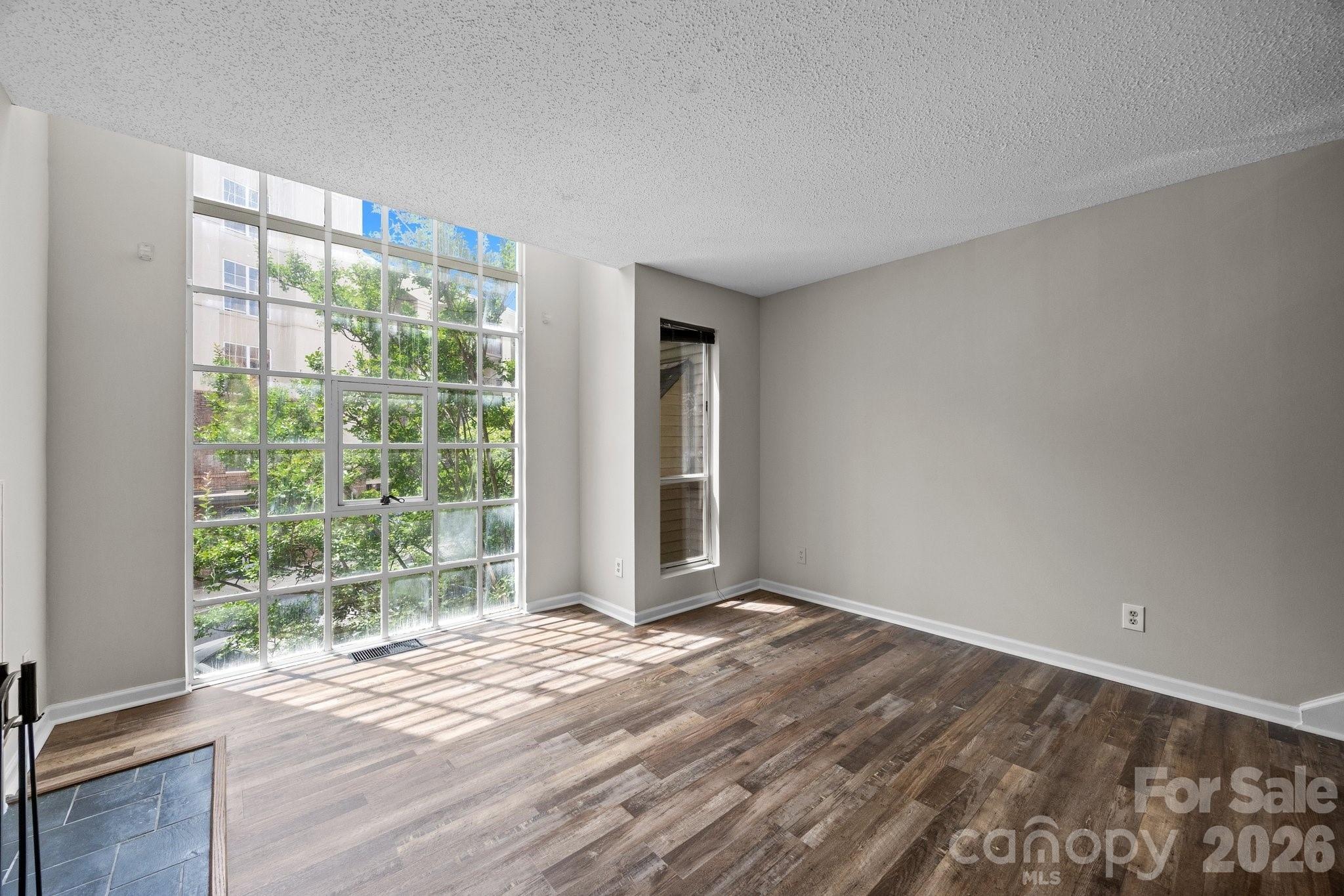 Photo 4 of 415 W 7th StreetH, Charlotte, NC