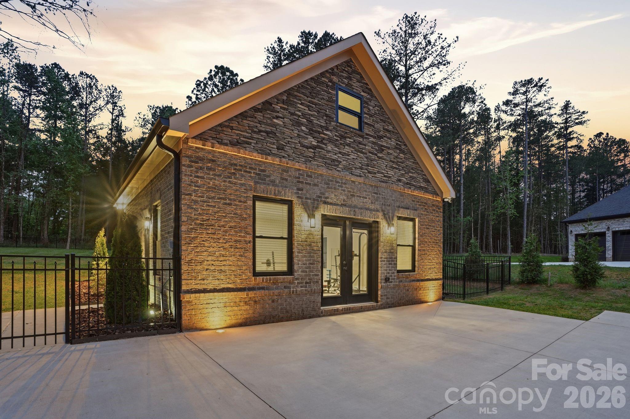 Photo 3 of 8508 Max Meadows Drive, Charlotte, NC