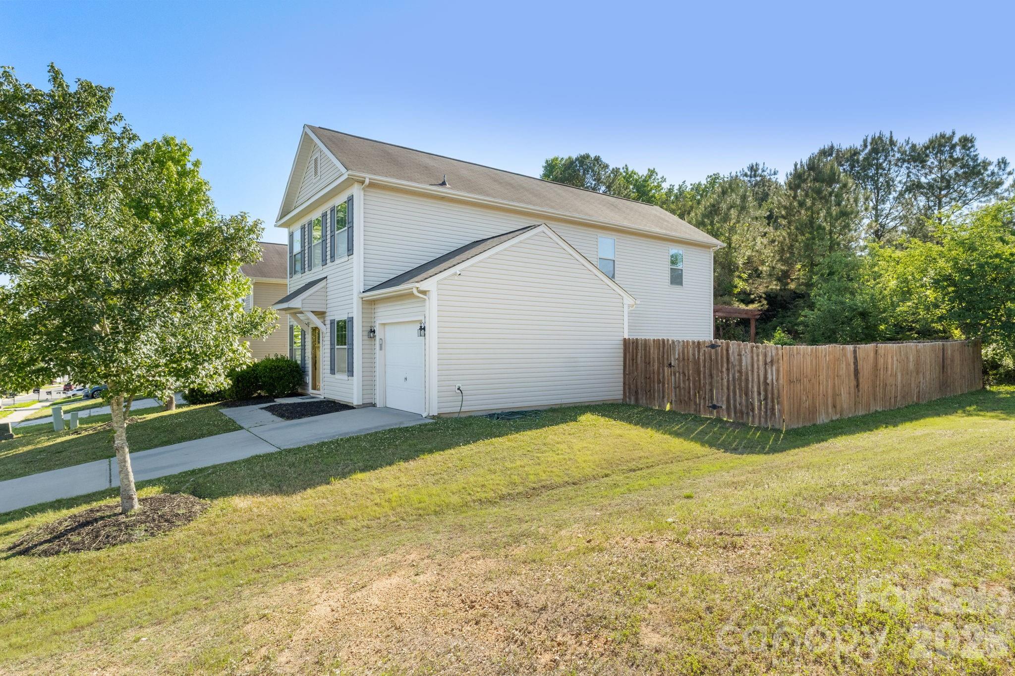 1491 Hyacinthia Lane, Rock Hill, SC - photo 3 of 33