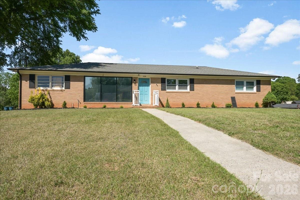 Photo 2 of 1236 Landsdowne Drive, Gastonia, NC